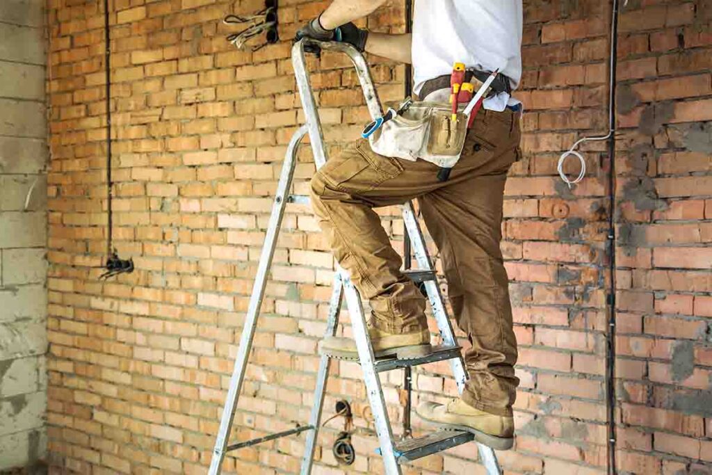 Ladder Safety Toolbox Talk - Safetytalker